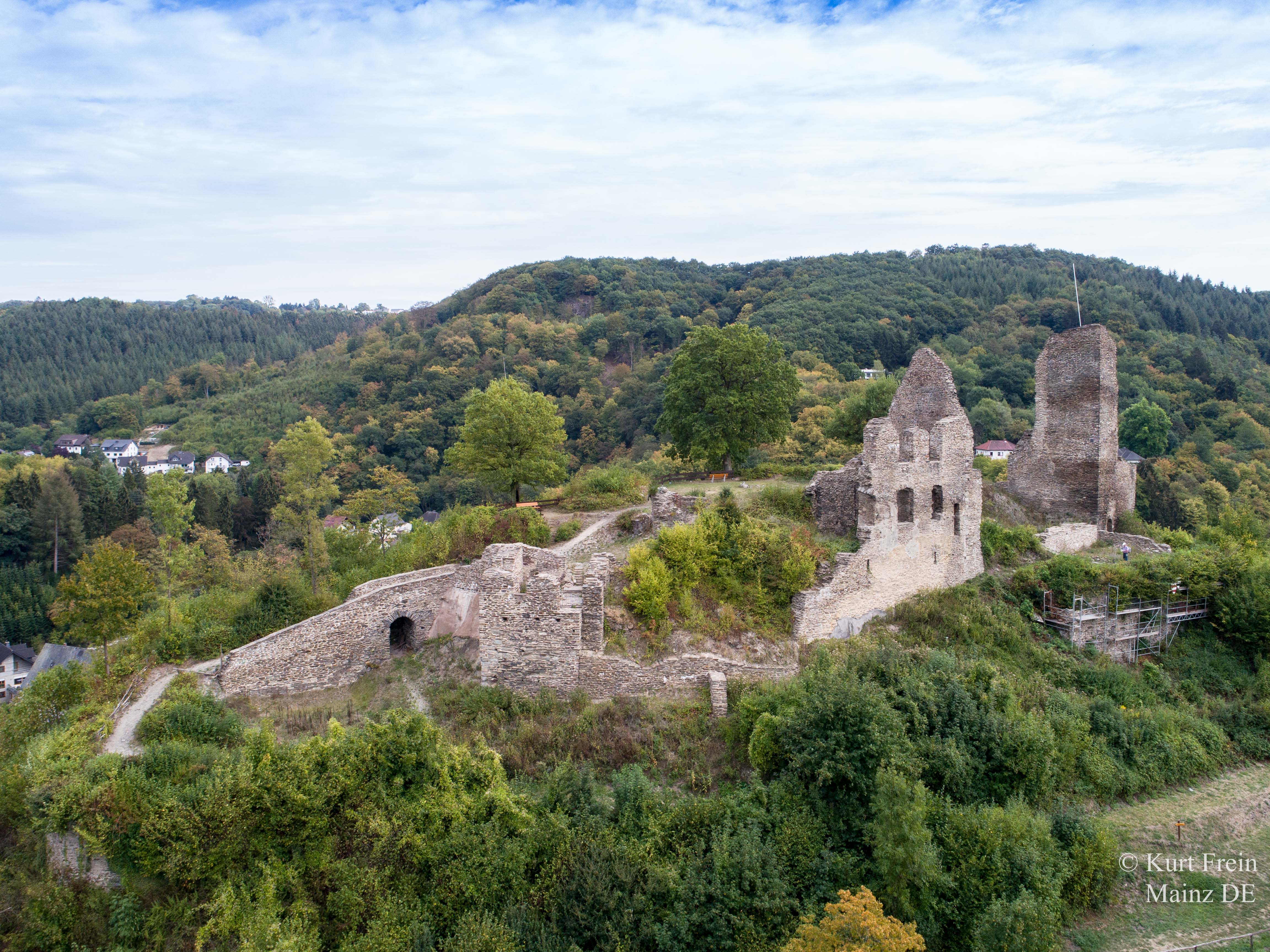 Galerie - Burgruine Isenburg - Neues Geländer am Burgaufgang - Heimatleben