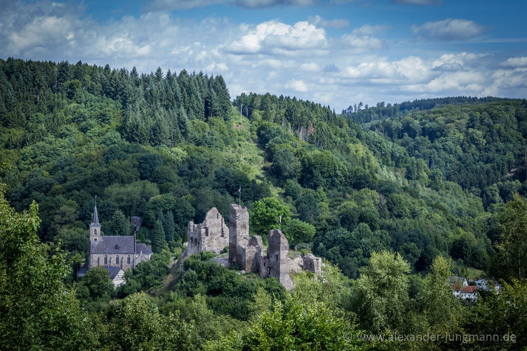 Galerie - Burgruine Isenburg - Neues Geländer am Burgaufgang - Heimatleben